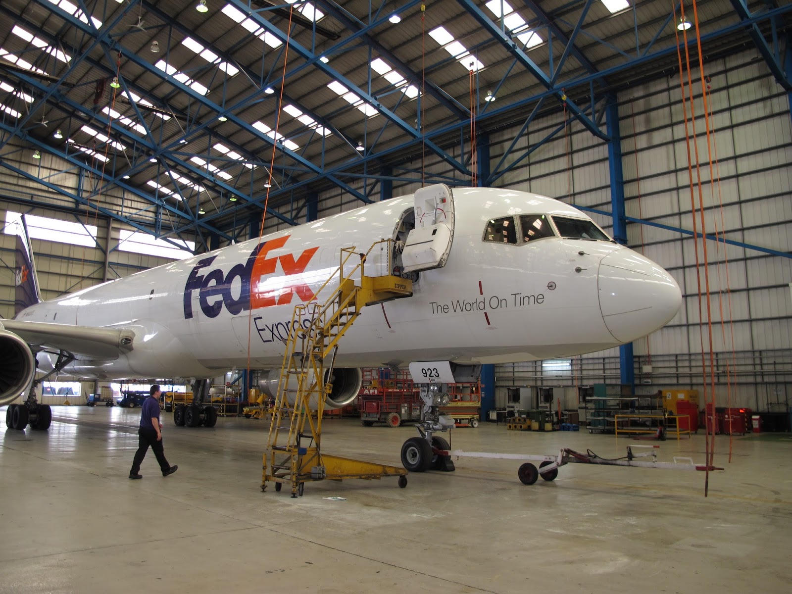 Vince's World: Tour of the Monarch Airlines hangar at Manchester