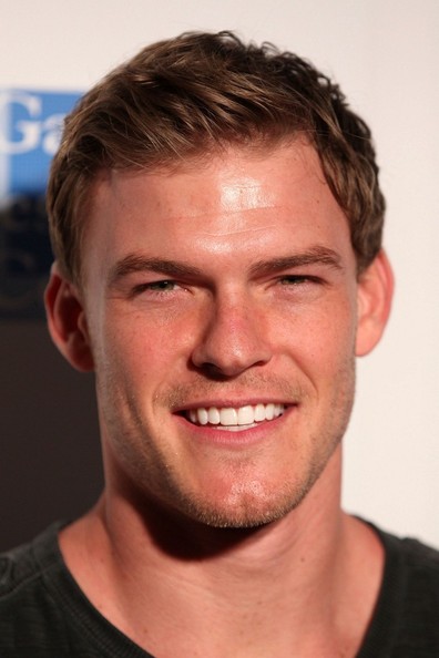 HUNK18: Hot Model Alan Ritchson in Underwear