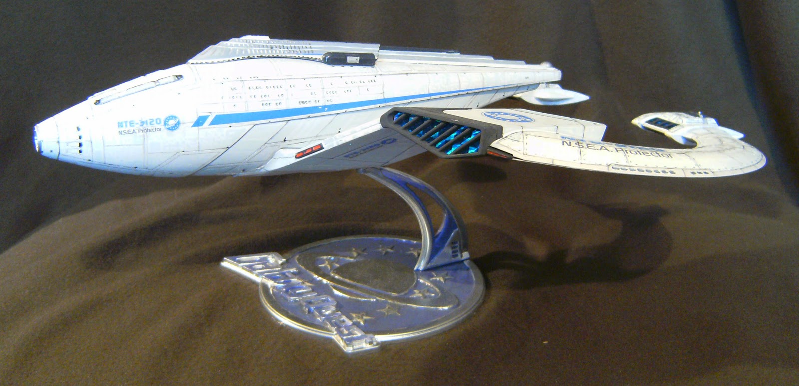 Happyscale-Modellbau: N.S.E.A. Protector (Galaxy Quest) - Pegasus Model ...