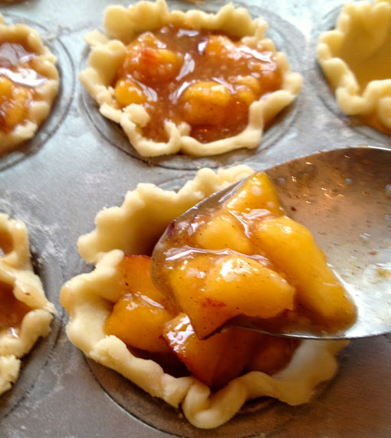 Girls Like Flours: Mini Peach Tarts