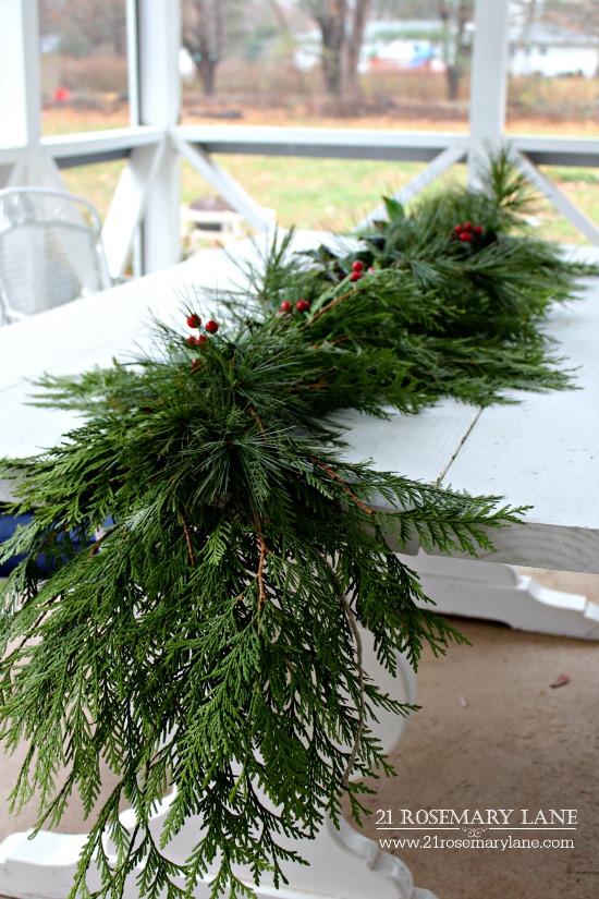 21 Rosemary Lane: How to Make Your Own Beautiful and "No Wilt" Live Garland