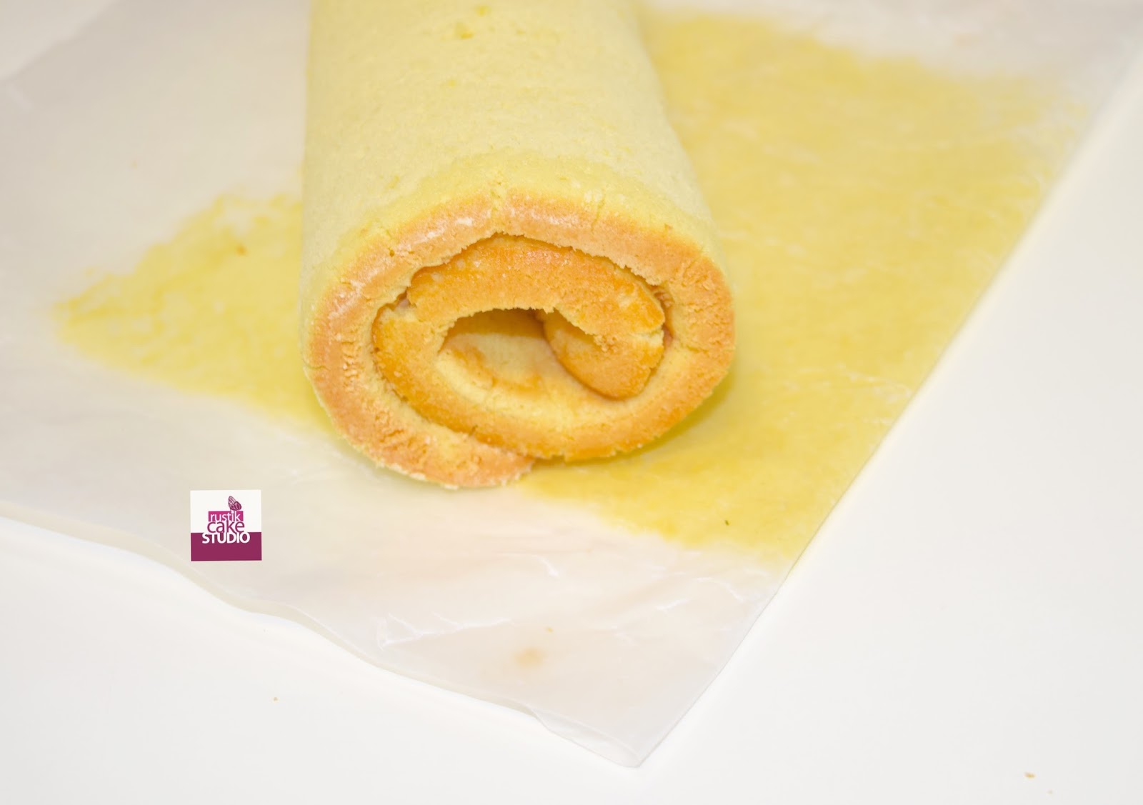 RUSTIK CAKE STUDIO: RECETA: ROLLO SUIZO DE FRESA Y KIWI
