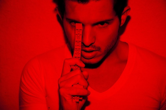 Simon Curtis - Brasil: Previa das fotos promocionais do RA