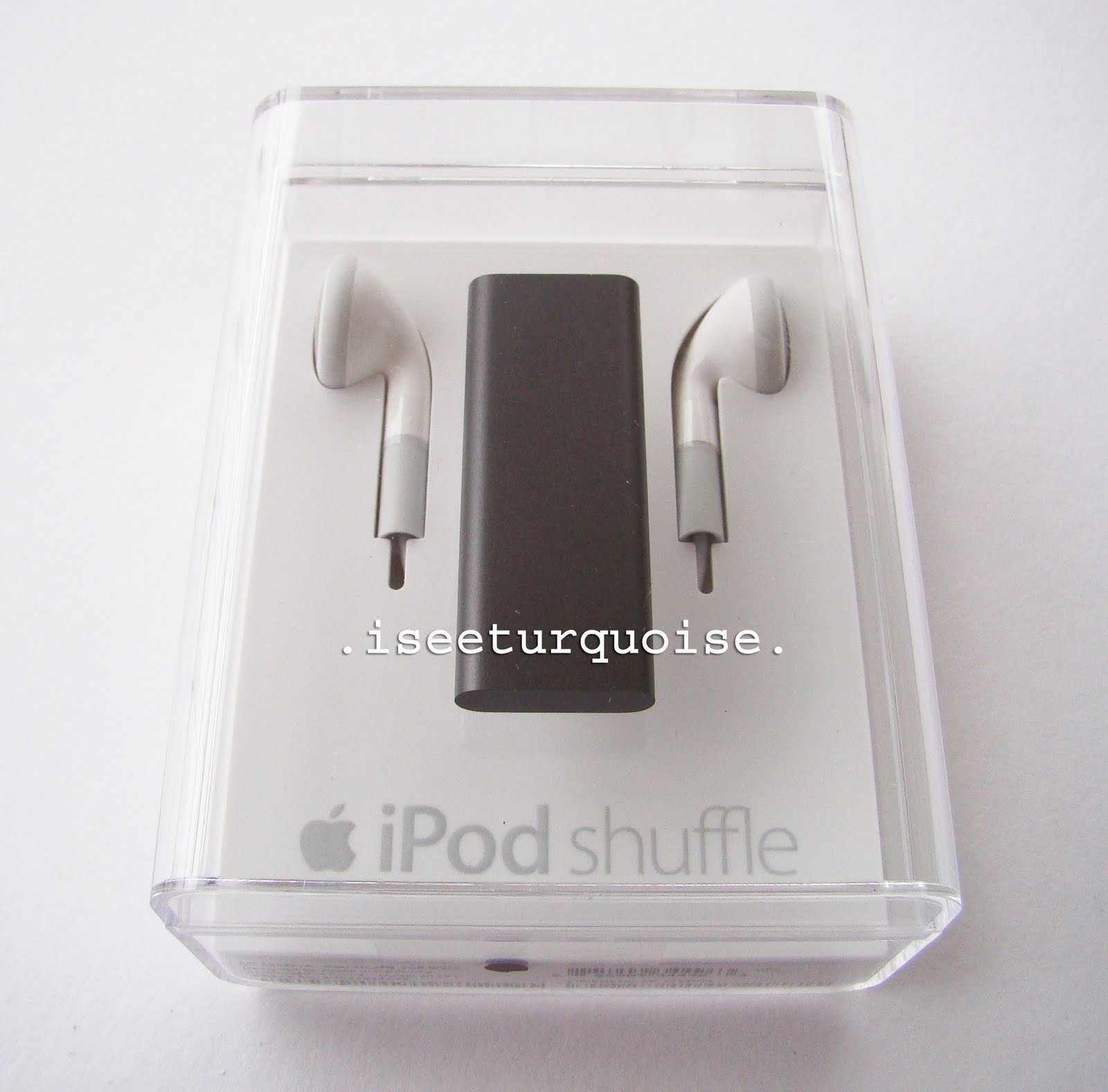 I See Turquoise: NEW Apple iPod Shuffle 2GB in Black (ID: IST-ETC004)