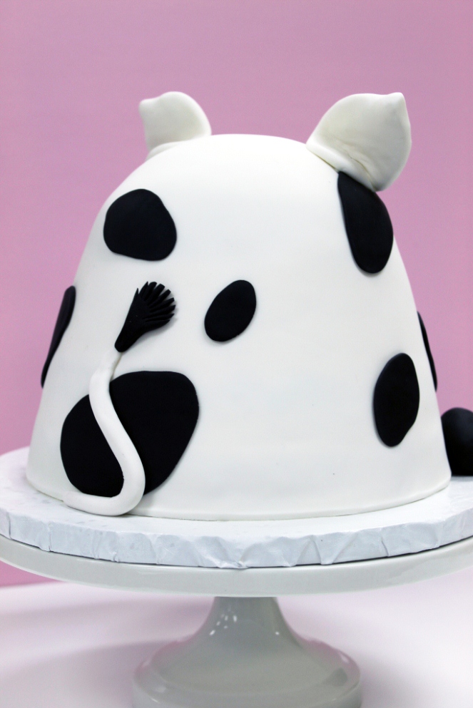 cocoa & fig: Cow Cake for Samantha's 2nd Birthday