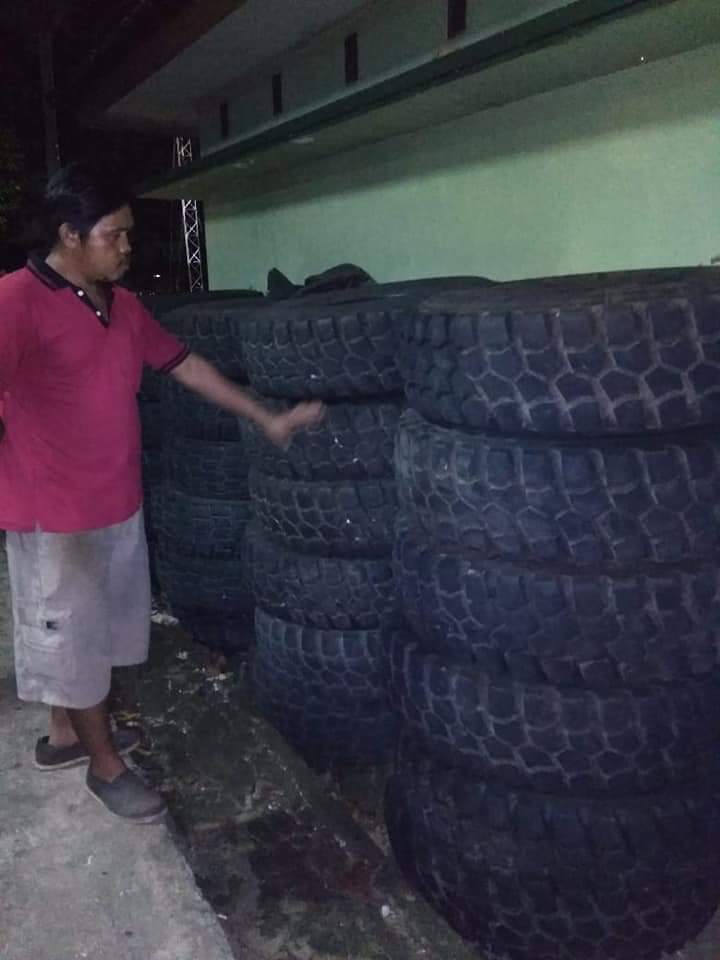 Jual Ban Bekas Truck UNIMOG - LAPAK MOBIL DAN MOTOR BEKAS