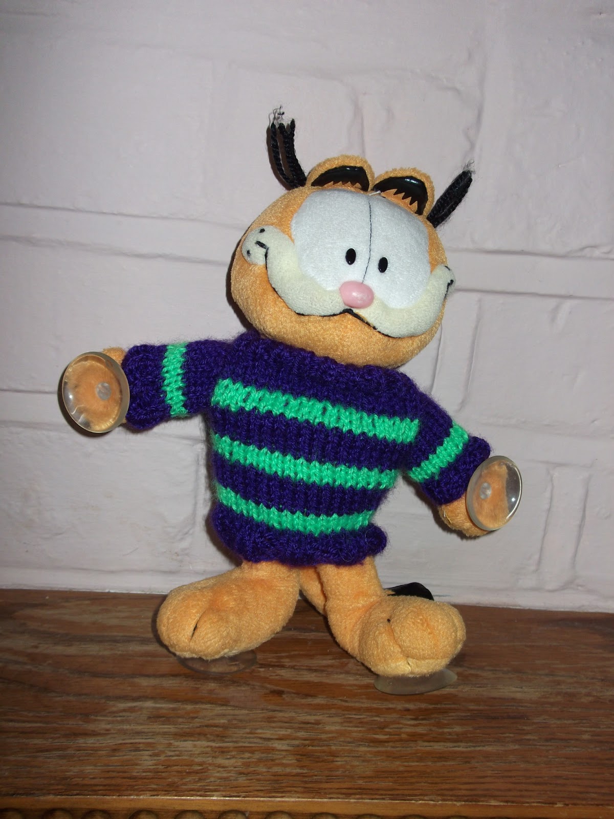 Knitty Nails: Garfield's new jumper