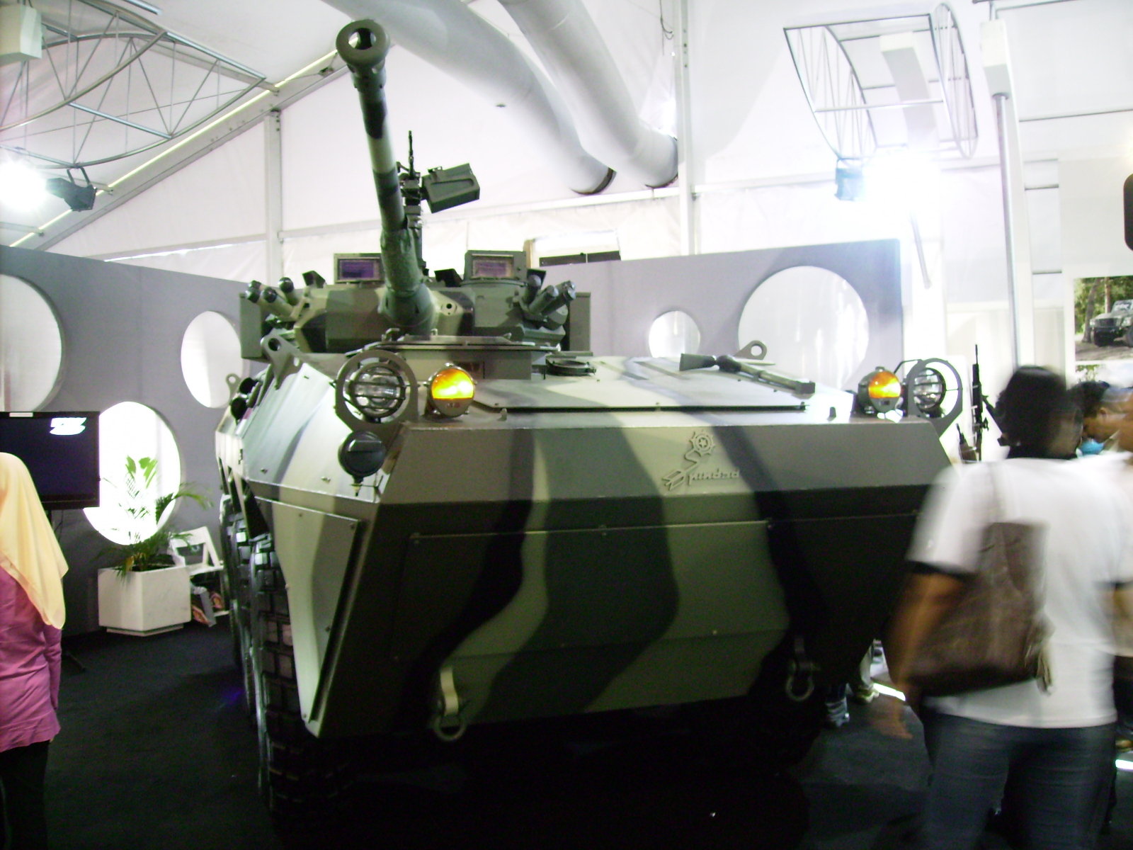 Panser Pindad Kembangkan Senjata Canon