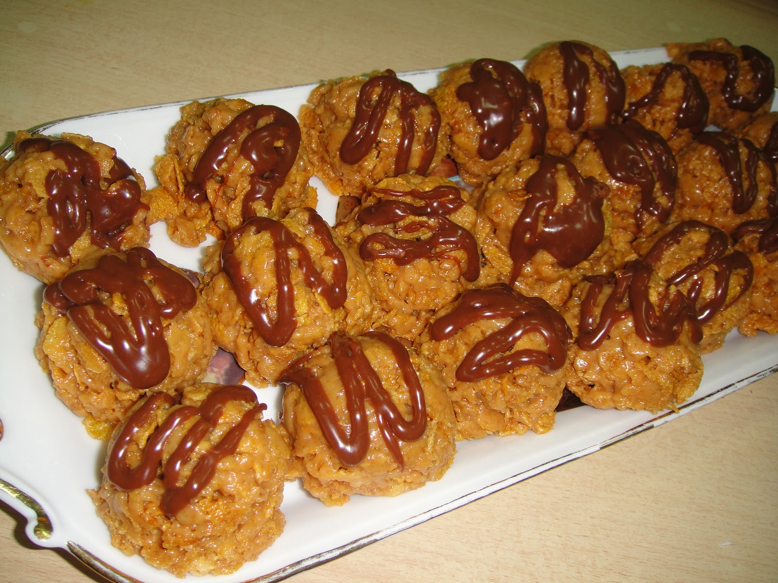 Maryam's Culinary Wonders: 247. Peanut Butter Cornflake Balls