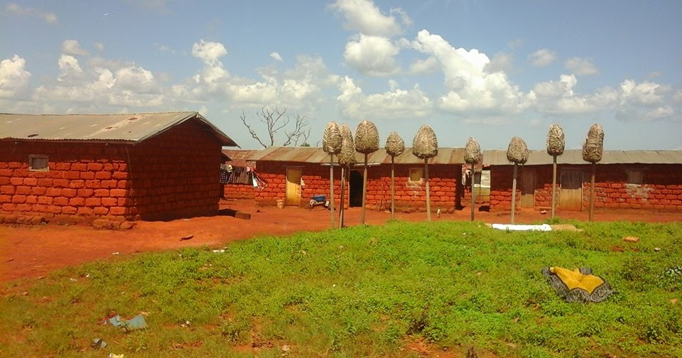 Comunicação, Etnografia, Linguística e História: MPANGU OU PANGO?