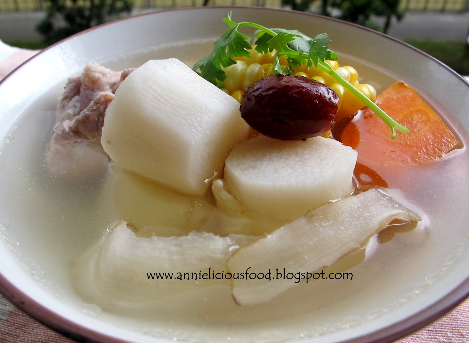 Annielicious Food: Fresh Huai Shan with Spare Ribs Soup (鲜淮山排骨汤)