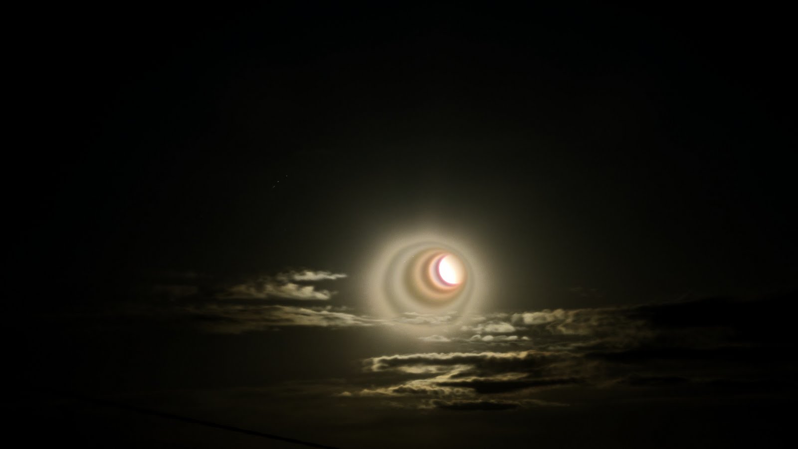 HDR photography: Full moon rings