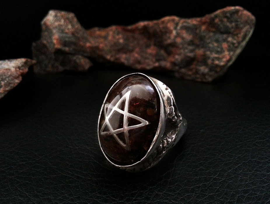 Alex Streeter Oddities: Garnet Angel Heart Ring