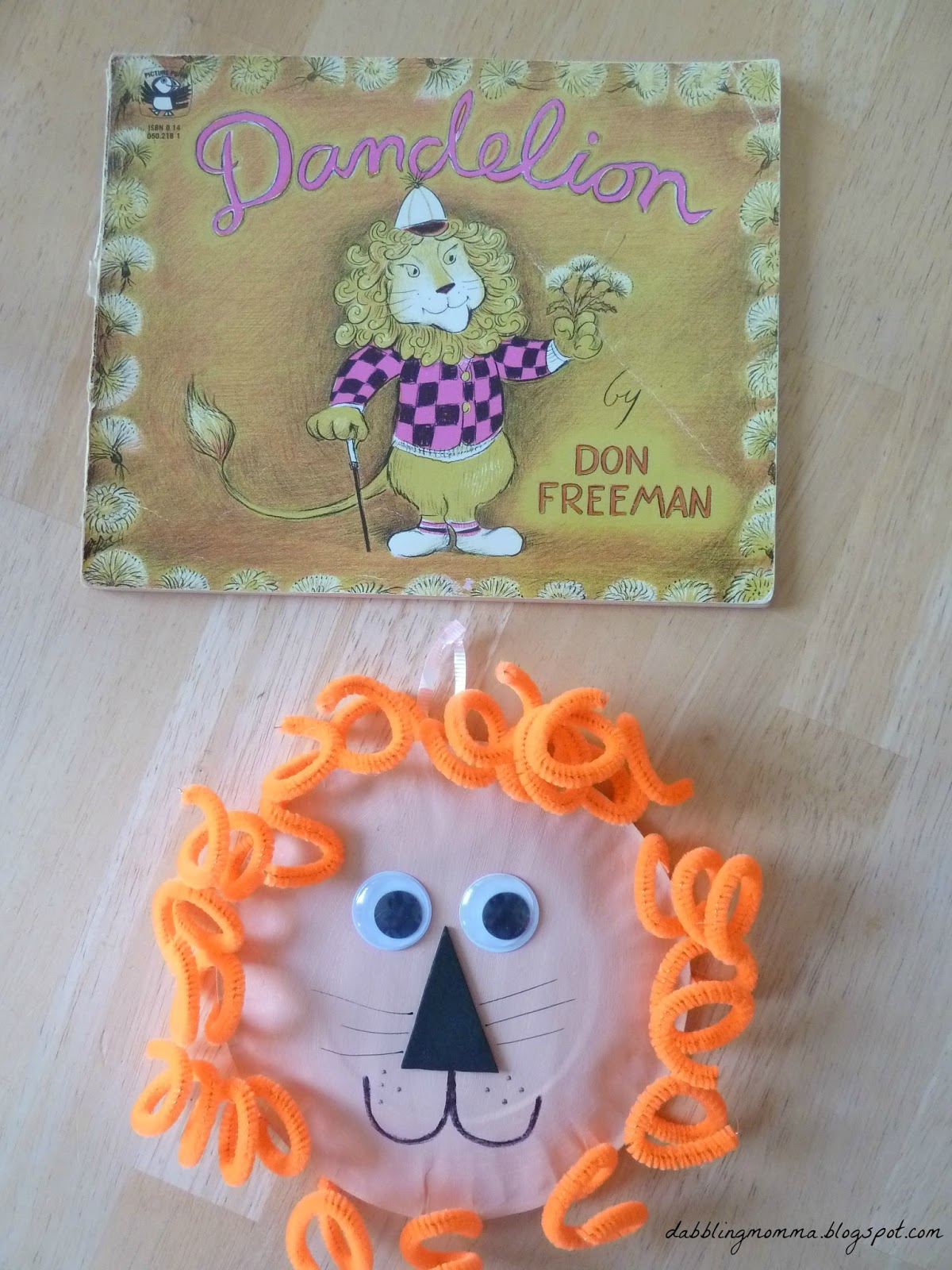 Dabblingmomma: Dandelion the Book and Paper Plate Craft