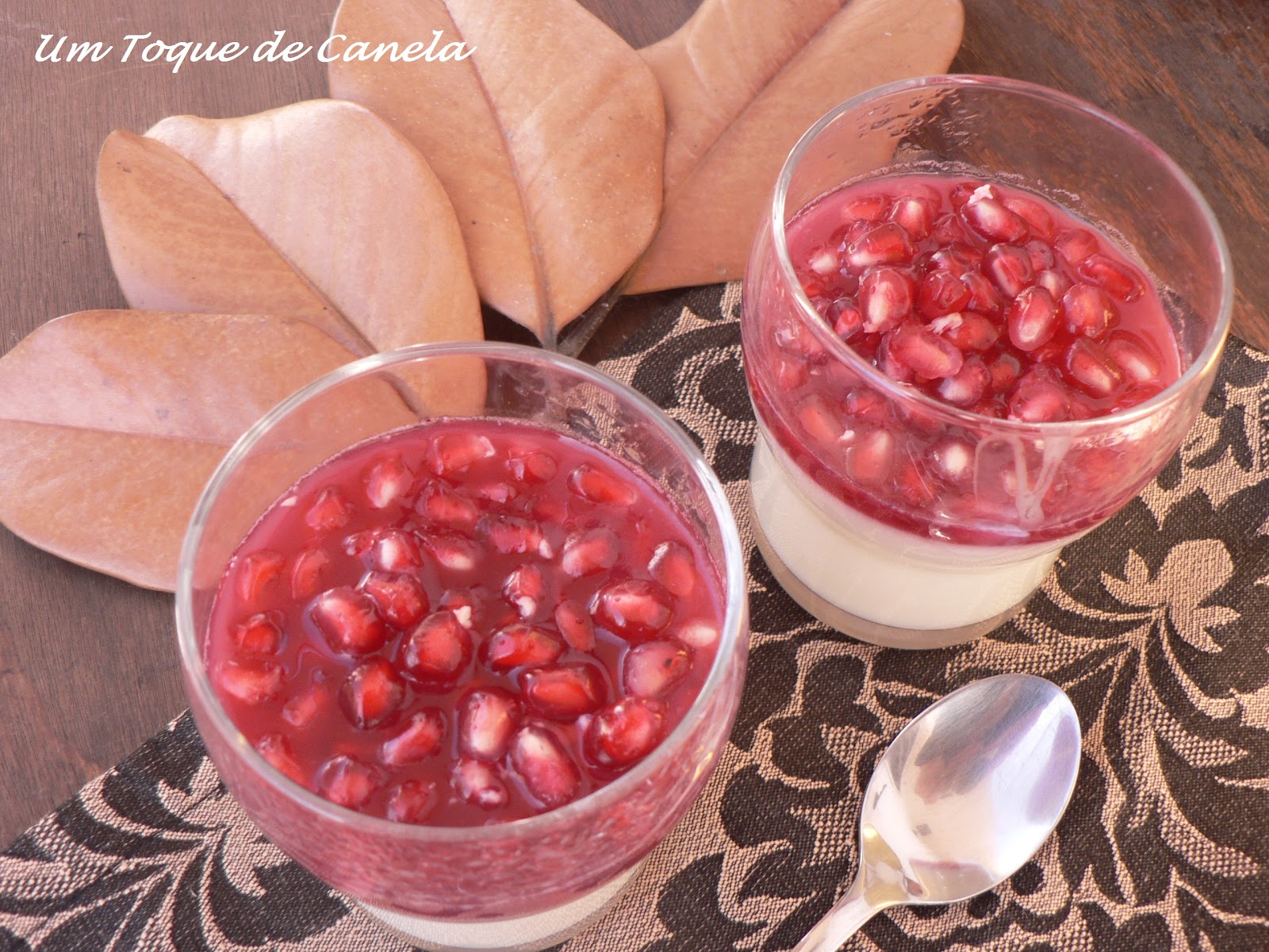 UM TOQUE DE CANELA: PANACOTA DE ROMÃ