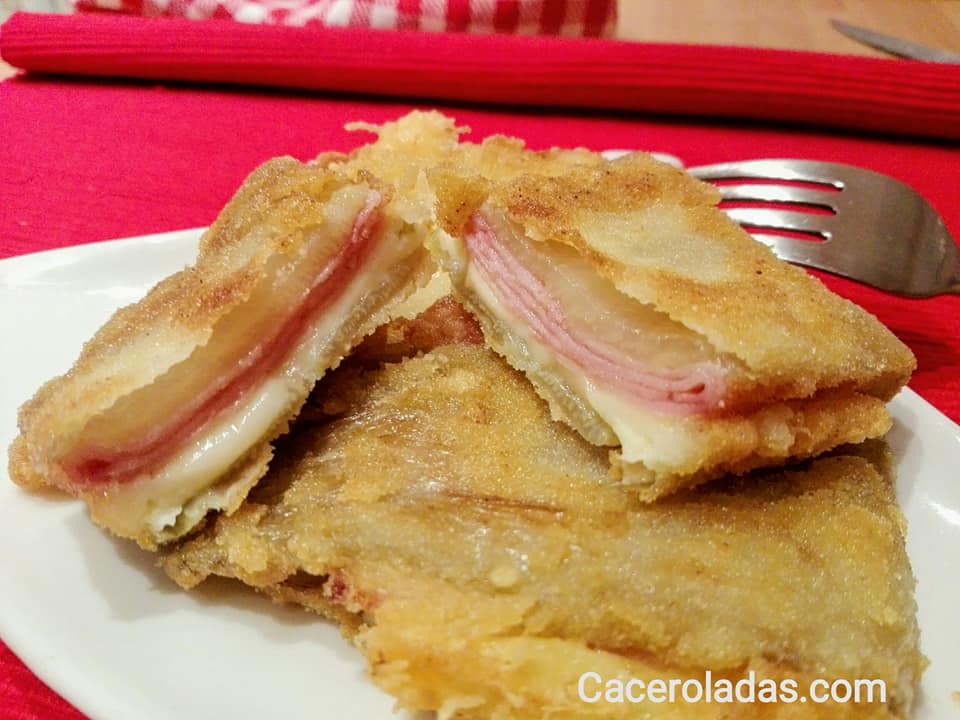 Pencas de acelgas rellenas de jamón y queso | Caceroladas