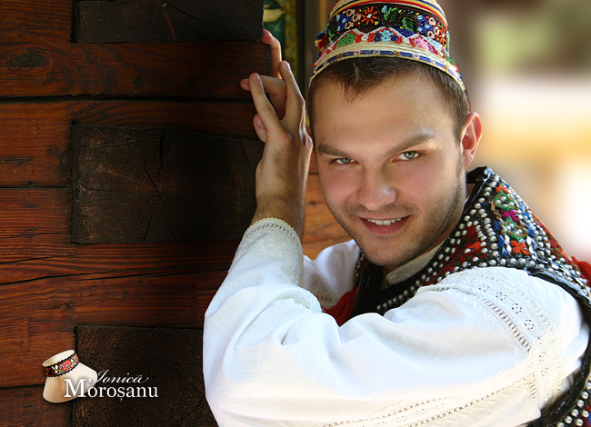 Marius Baldovin: Ionica Morosanu,cel mai original cantaret din zona ...