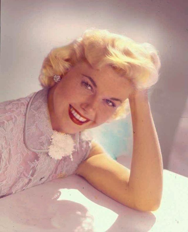 30 Wonderful Color Photographs of Doris Day, America’s Box-Office ...