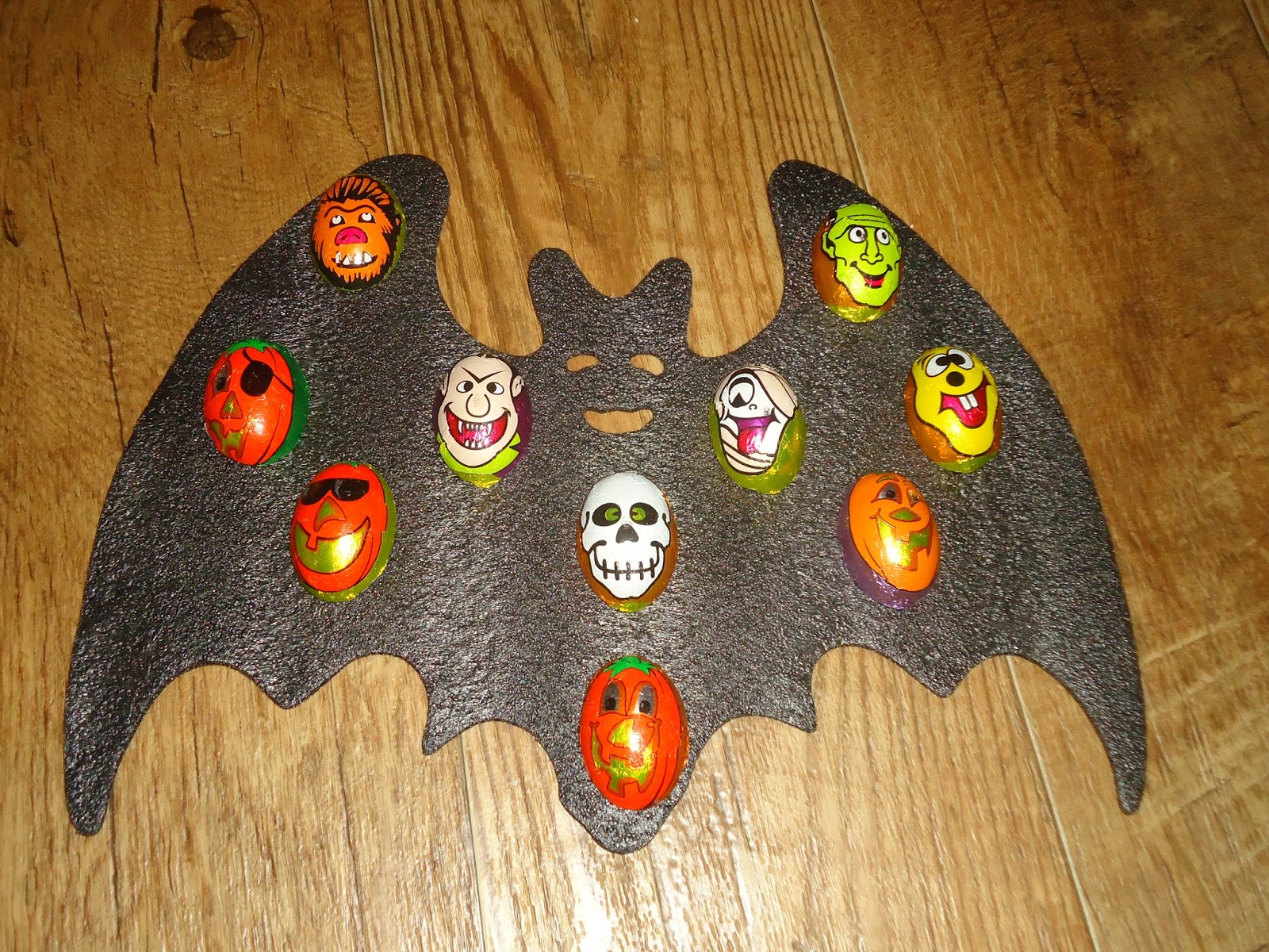 Fishful Thinking: Halloween Countdown Chocolate Calendar Giveaway / Review