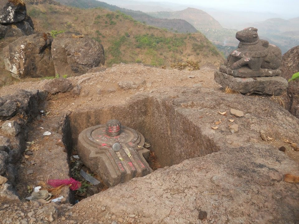 TMI: Trek from Chandragad to Arthur seat (via Dhawalya Ghat) & visit to ...