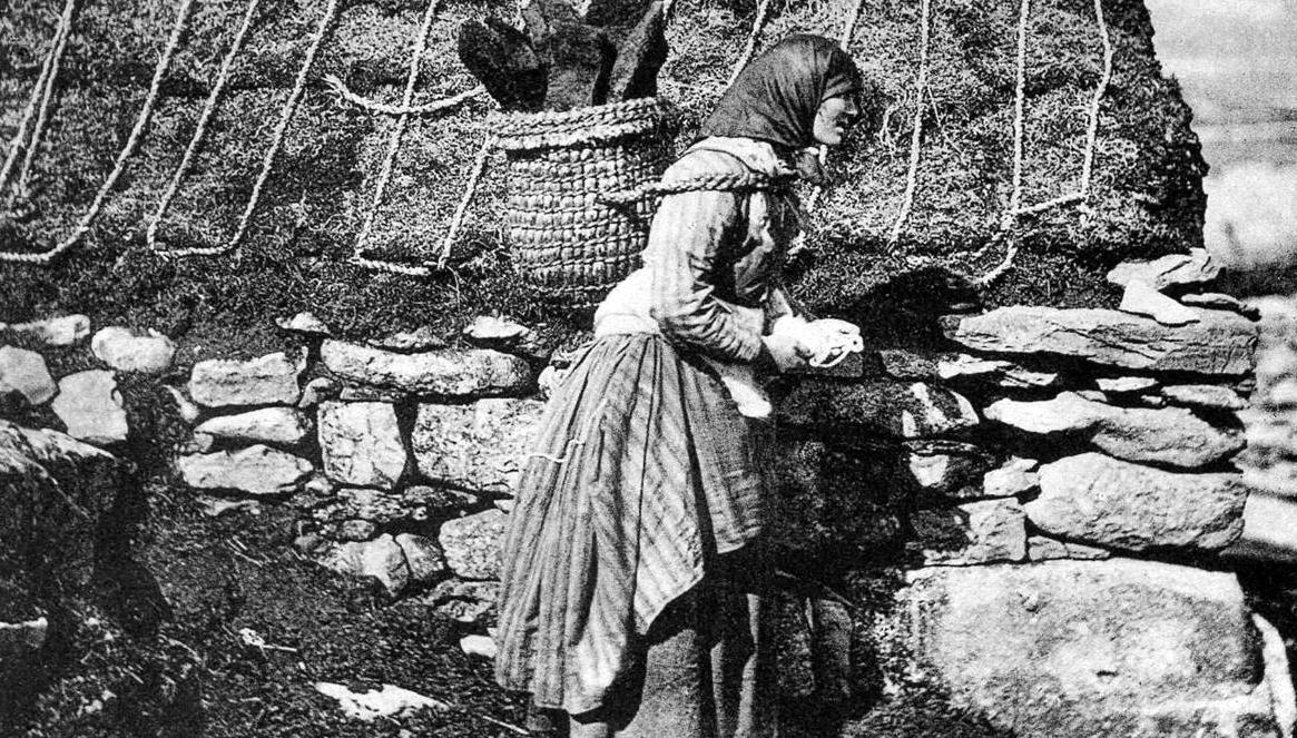 Tour Scotland: Old Photograph Crofter Knitting Scotland