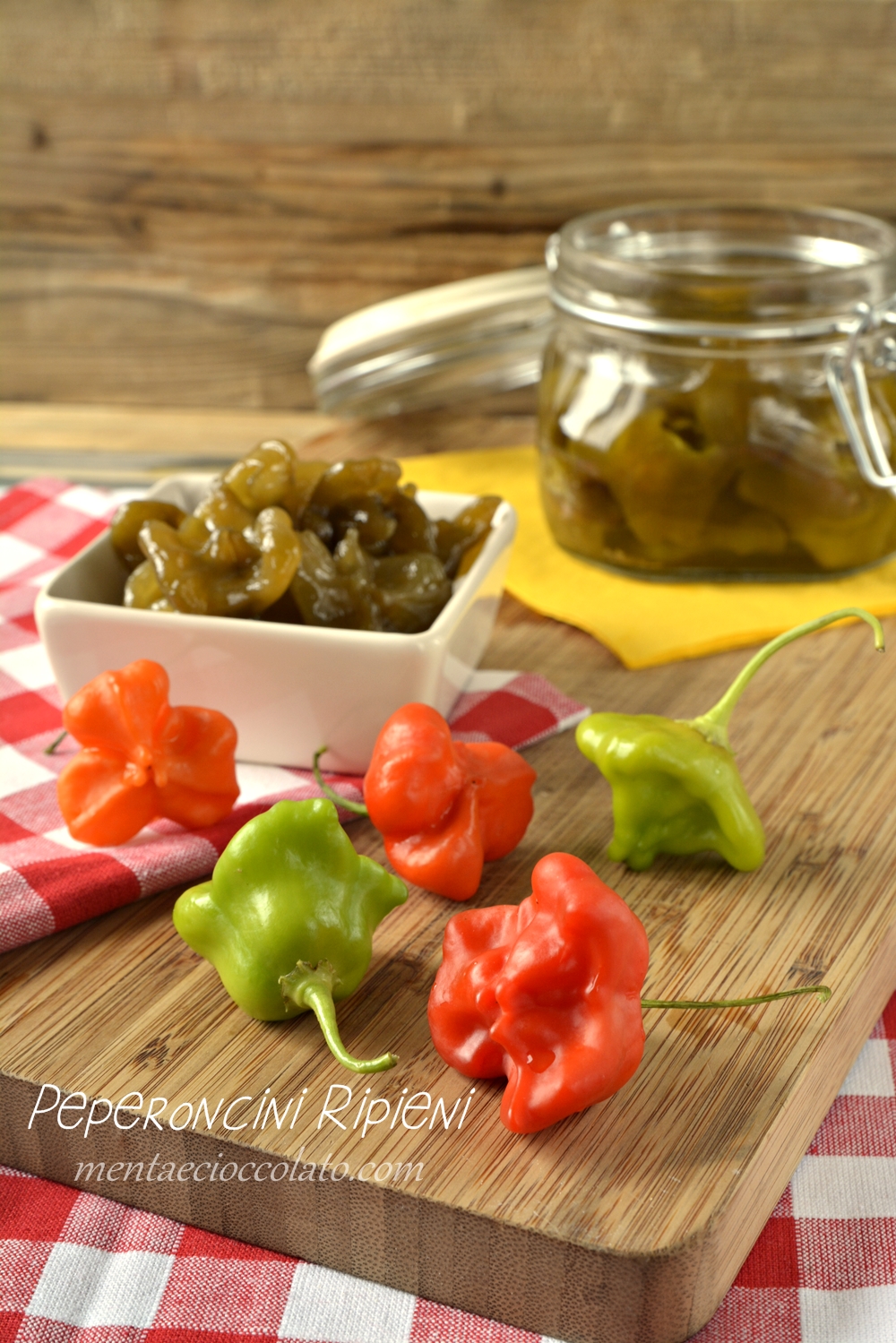 Menta e Cioccolato: Peperoncini a Campanella ripieni Sottolio