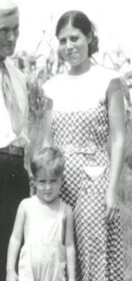 JAMES DEAN: CON SUS PADRES. WITH YOUR PARENTS