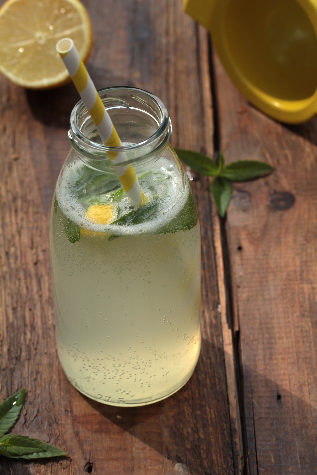 Limonade rafraîchissante citron /verveine / On dine chez Nanou