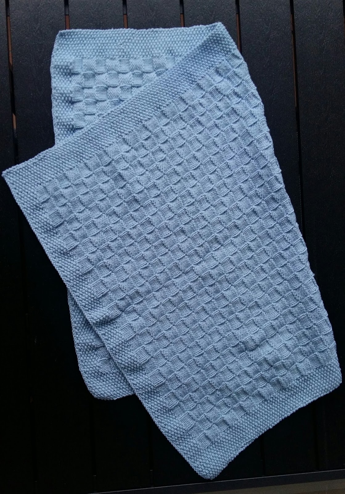 Lumoava Tekstiilityö: vauvan neulepeitto