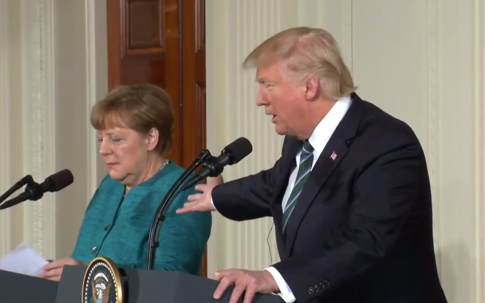 Body Language & Emotional Intelligence: Nonverbal Communication ...