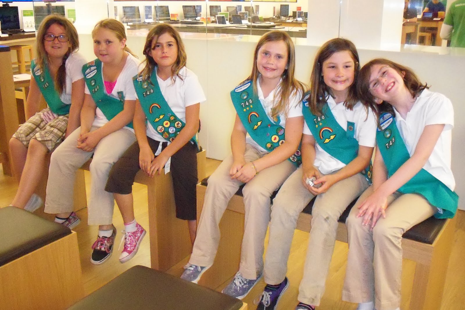 HUNTINGTON BEACH GIRL SCOUT TROOP 746: EARNING OUR COMPUTER FUN BADGE
