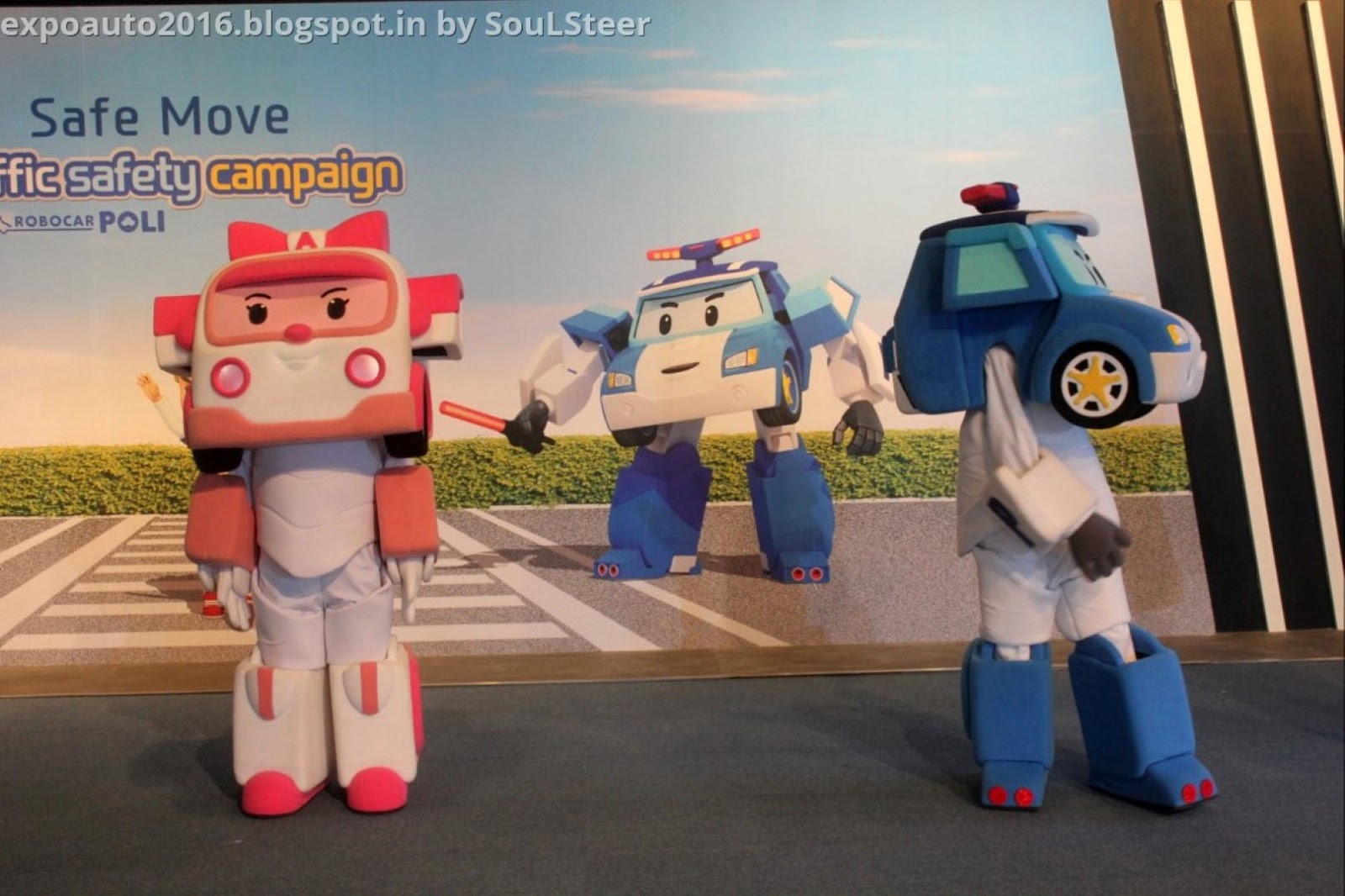 Auto Expo 2016 by SouLSteer: Hyundai robocars performs traffic safety campaign at Auto Expo 2016