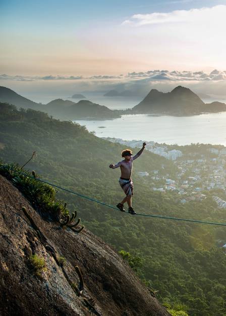 Slackline Maricá: Andy Lewis pratica highline no Rio a 900 metros de ...
