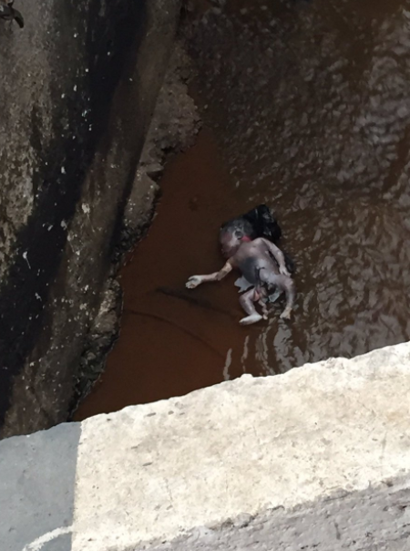 Body of a newborn baby found in a gutter at CMD, Lagos state