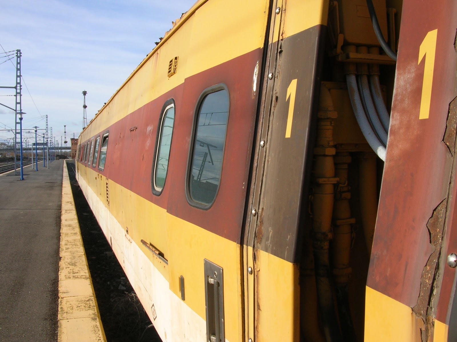 Renfe serie 443 "platanito" un tren basculante y singular