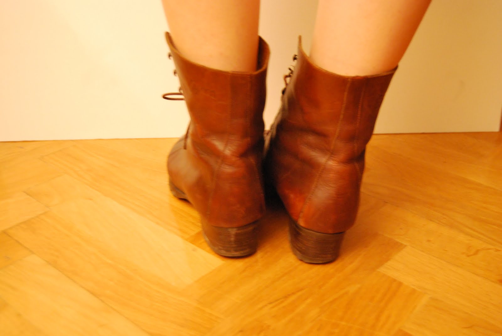 C I E L M O N P L A C A R D !: Godillots en cuir marron vintage T.37