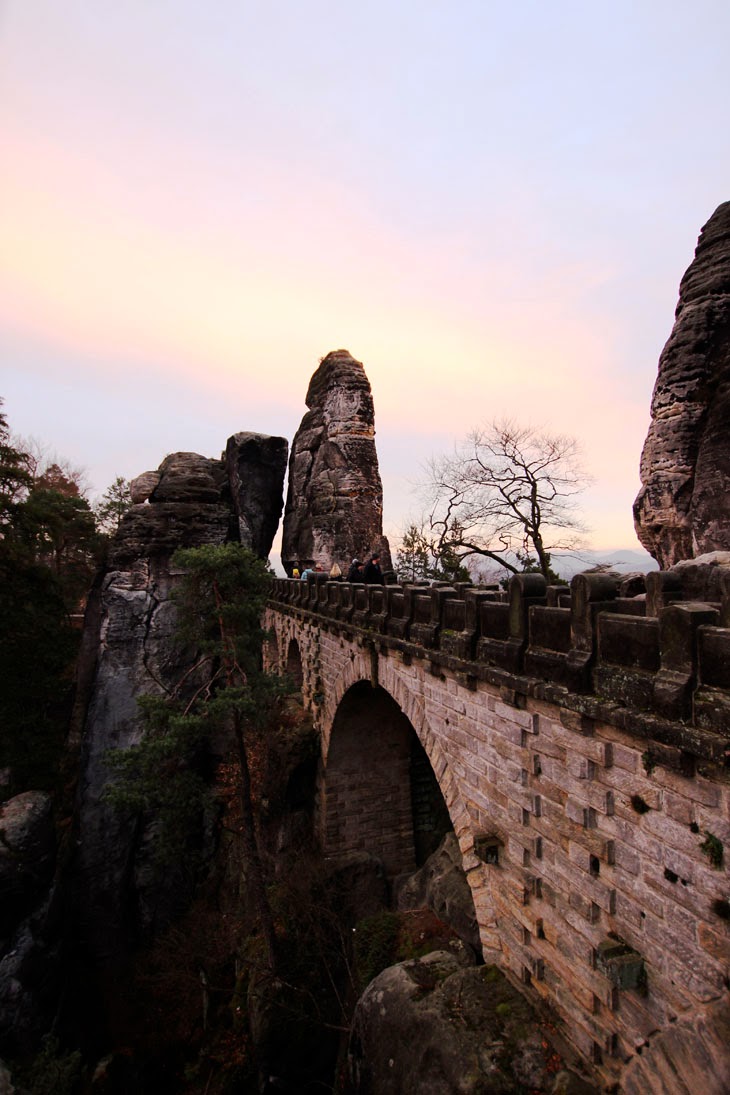 tilaihme: Kiertoajelulla Saksassa: Bastein hiekkakivikalliot