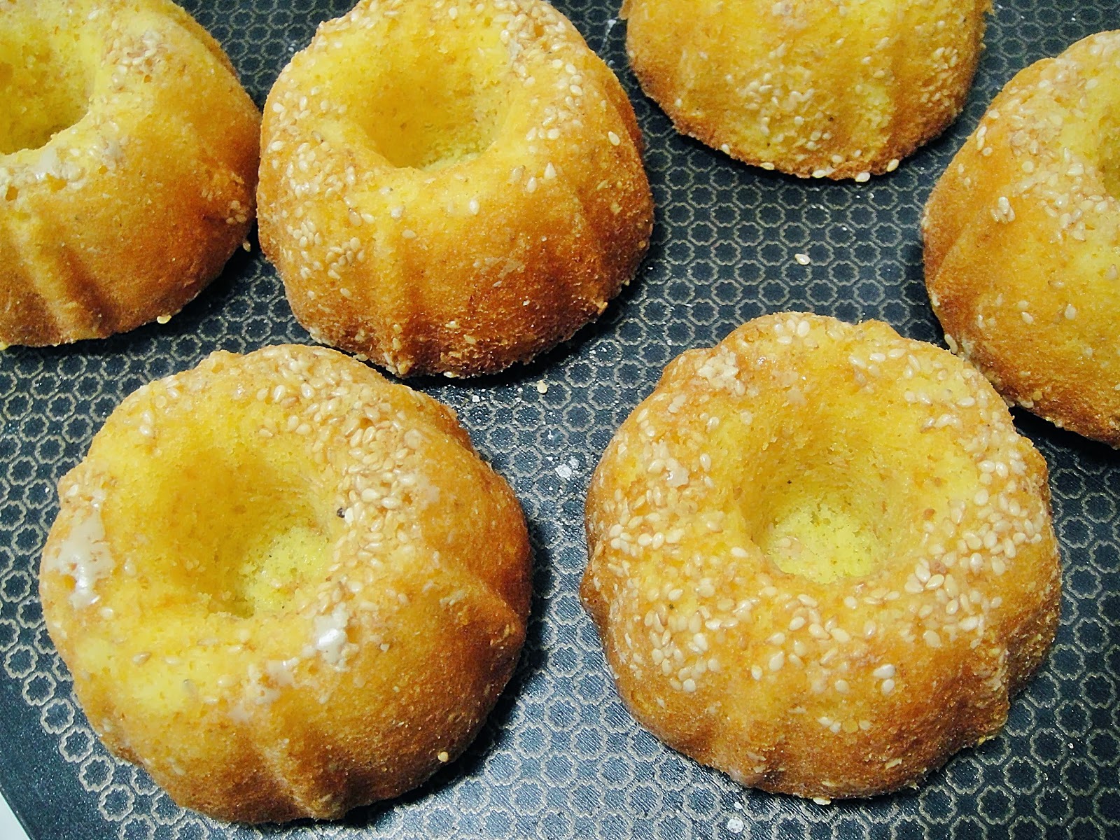 Maryam's Culinary Wonders: 520. Ageeli Qatari Cake
