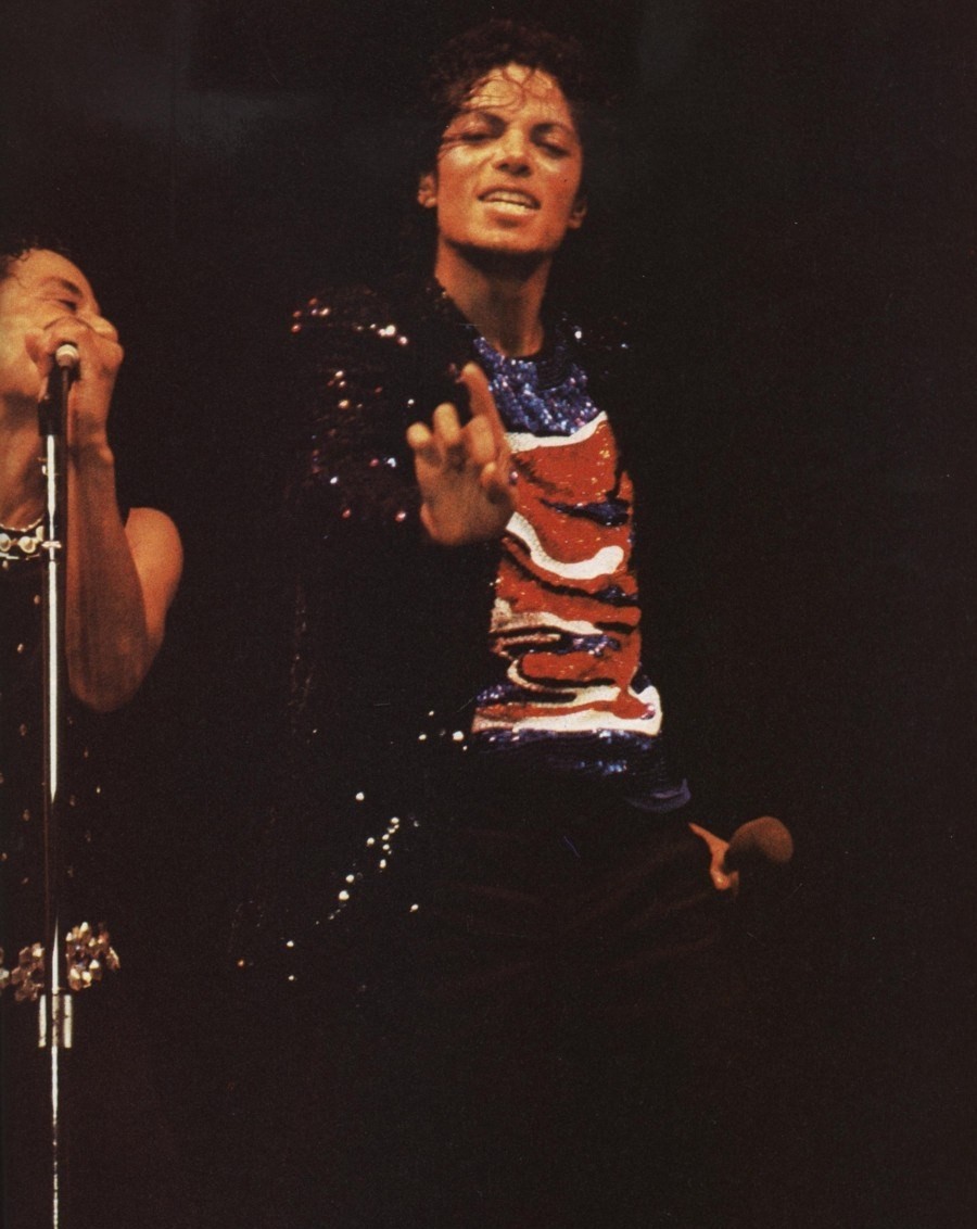 MJJ Photo Gallery: Michael Jackson - Victory Tour (The Jackson Tour)