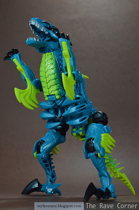 The Rave Corner: Transformers AOE Deluxe Slash Review