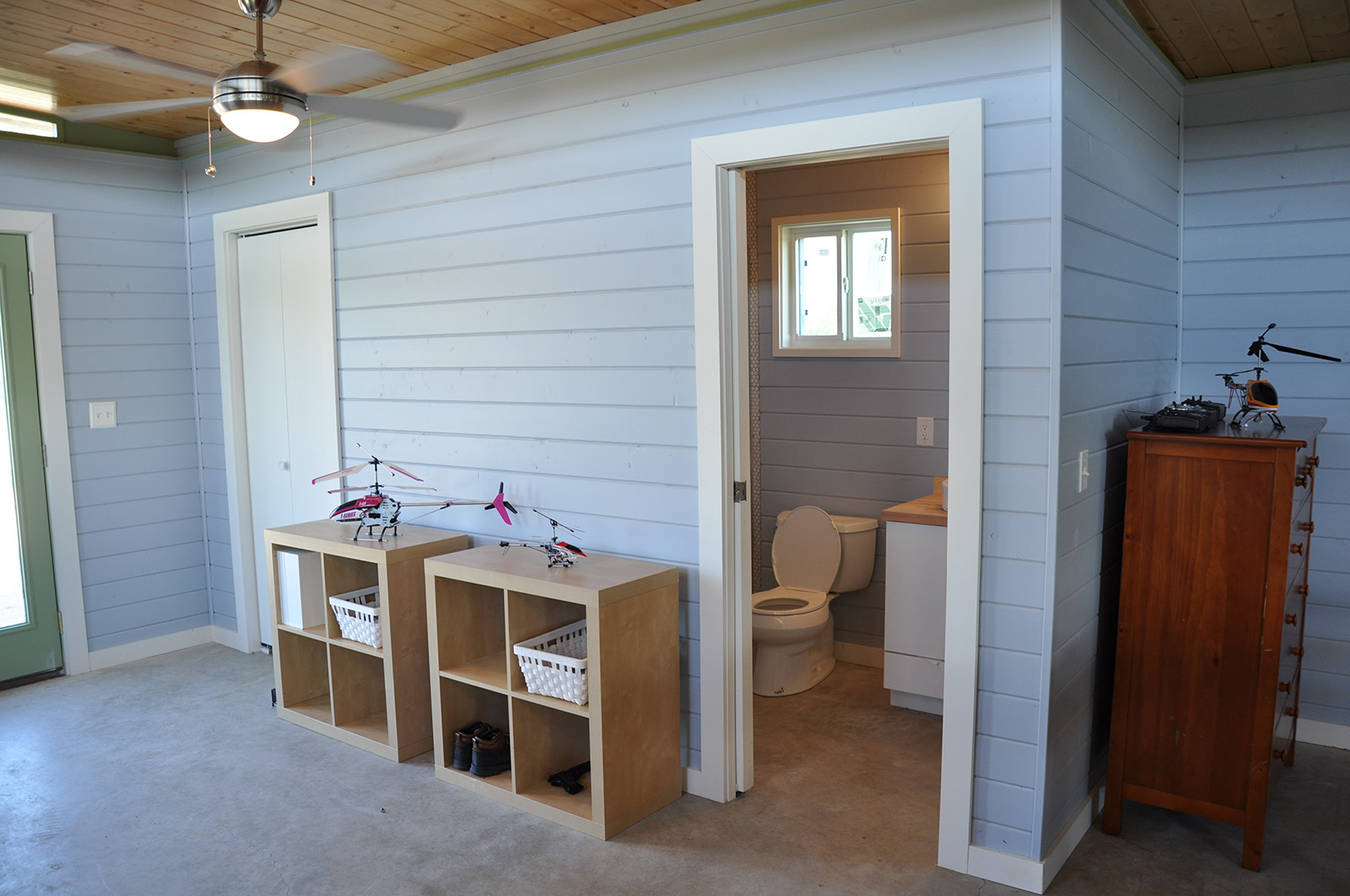 TINY HOUSE TOWN: Modern Cabin Compound