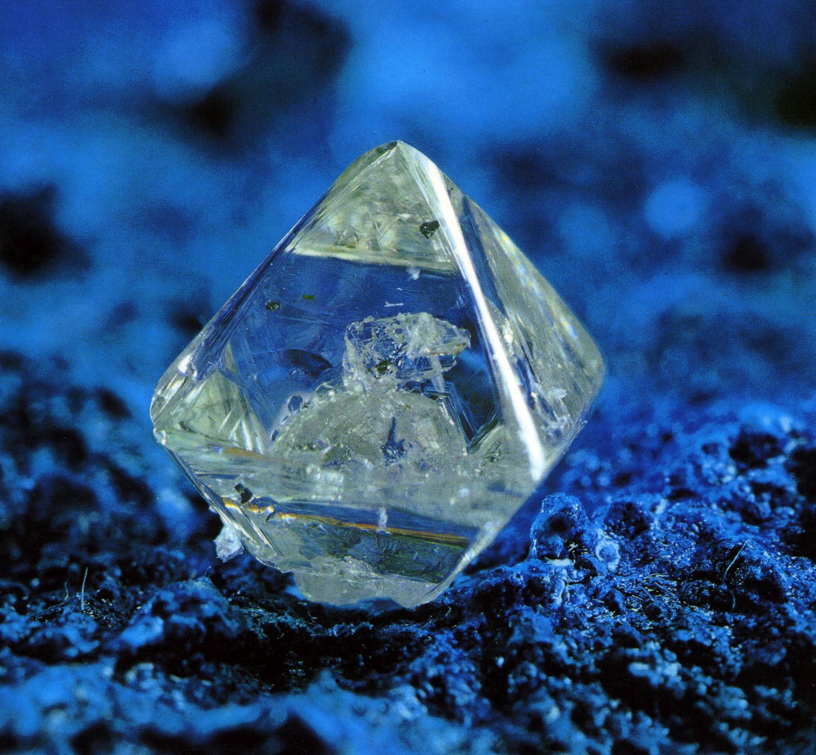 BIJOUX ET PIERRES PRECIEUSES: Inclusions dans les pierres précieuses, N°2