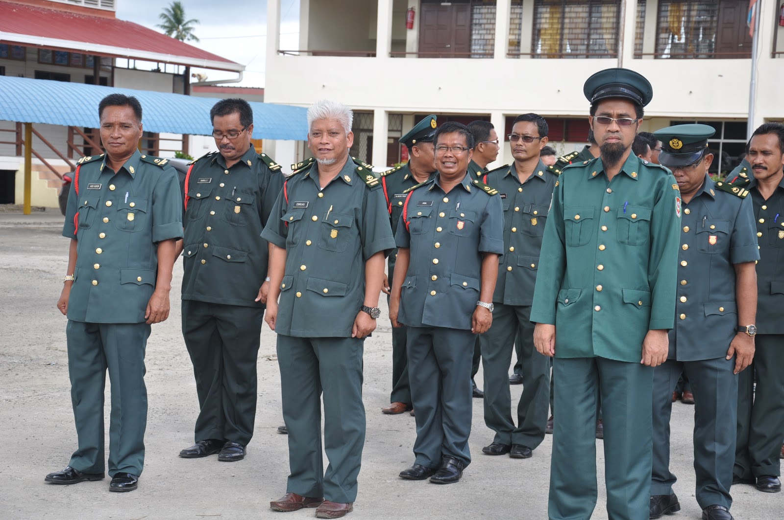 KELAB GURU & KAKITANGAN: Majlis Pentauliahan Pegawai TKRS