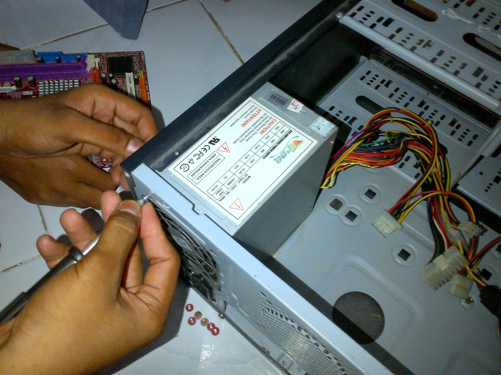 YOGIE: PEMASANGAN KOMPONEN-KOMPONEN CPU