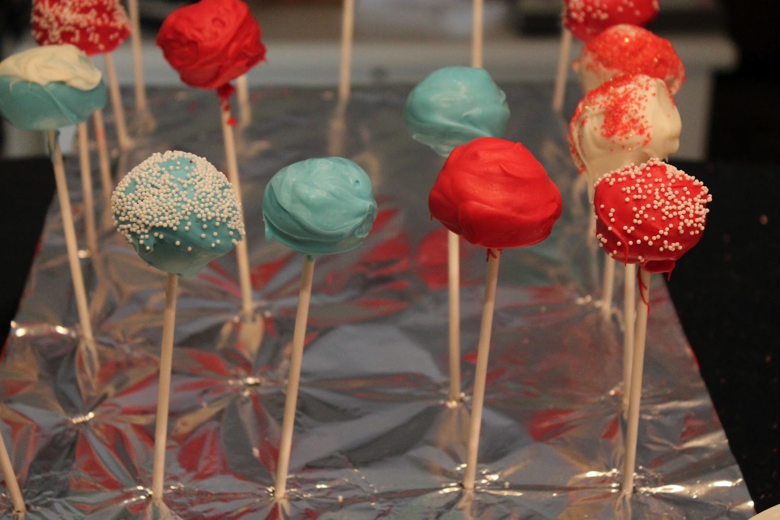Glitter & Groceries : How to Make Cake Pops / Fail as a Domestic Diva