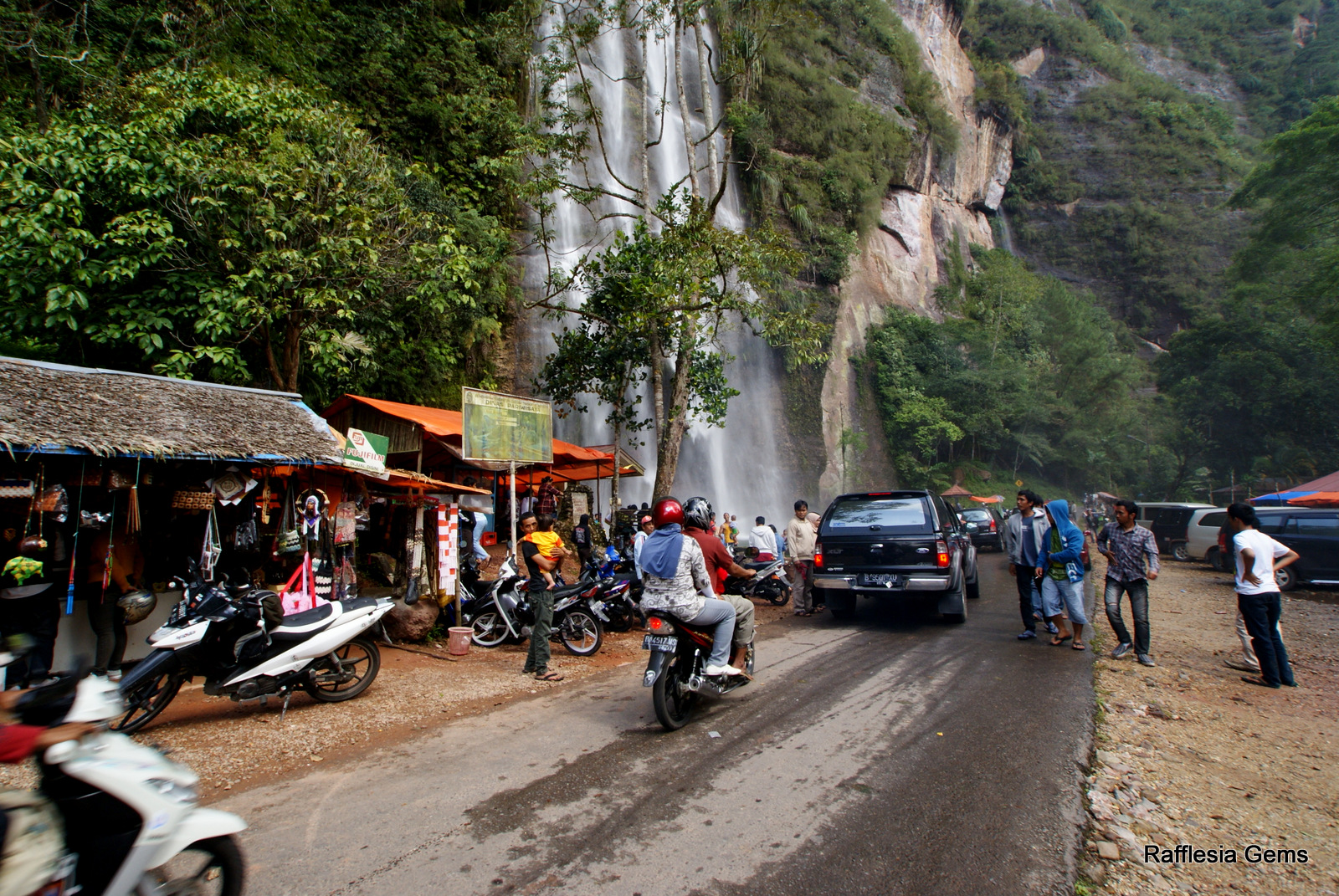 Magical Sumatra and Java: Lembah Harau(Harau Valley)