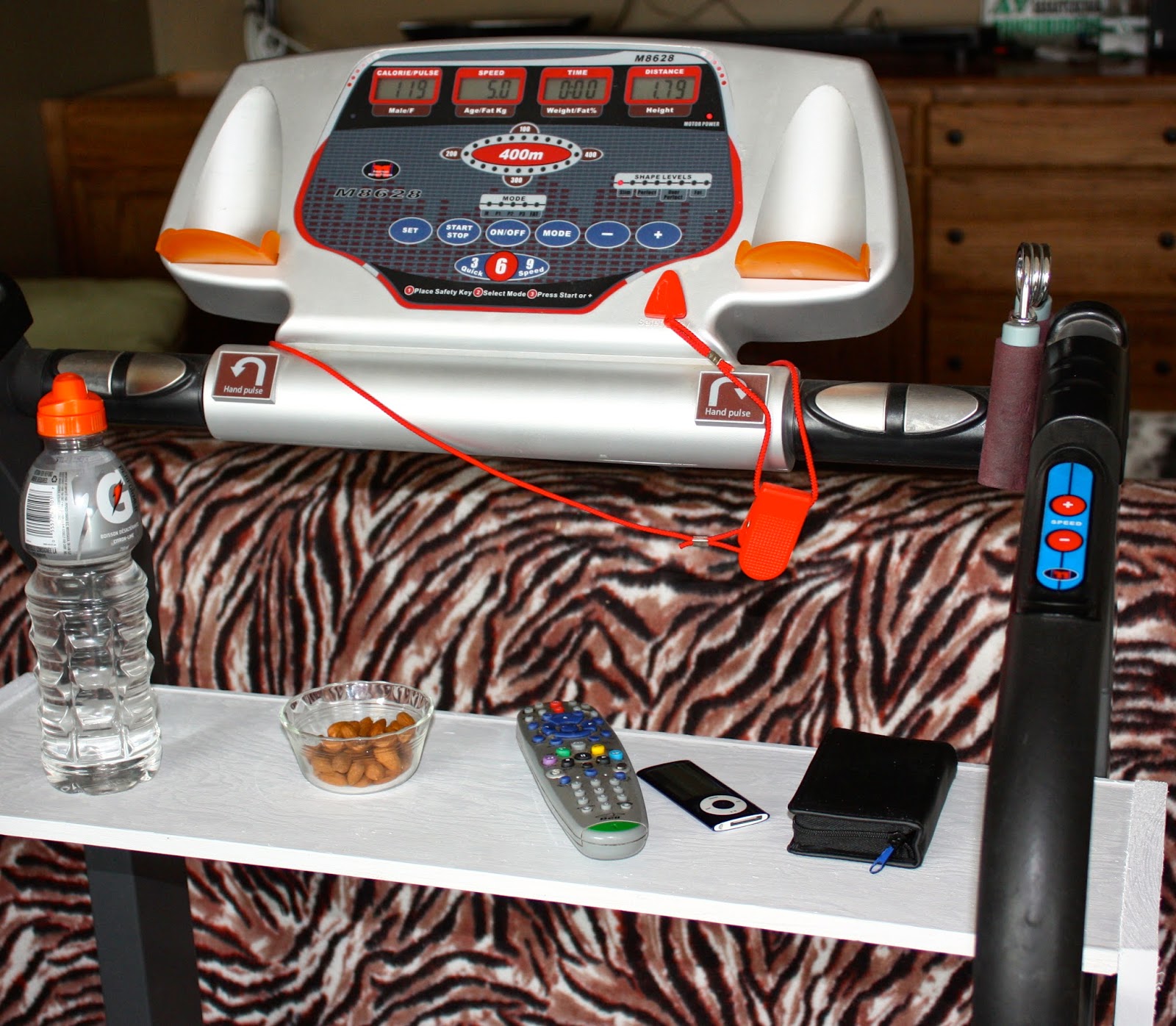 Artsybuildinglady: Treadmill Table