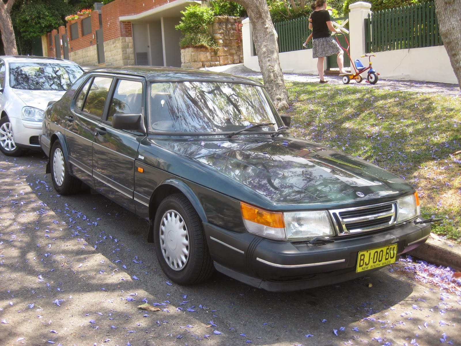 Aussie Old Parked Cars: 1988 Saab 900i 4-door Sedan