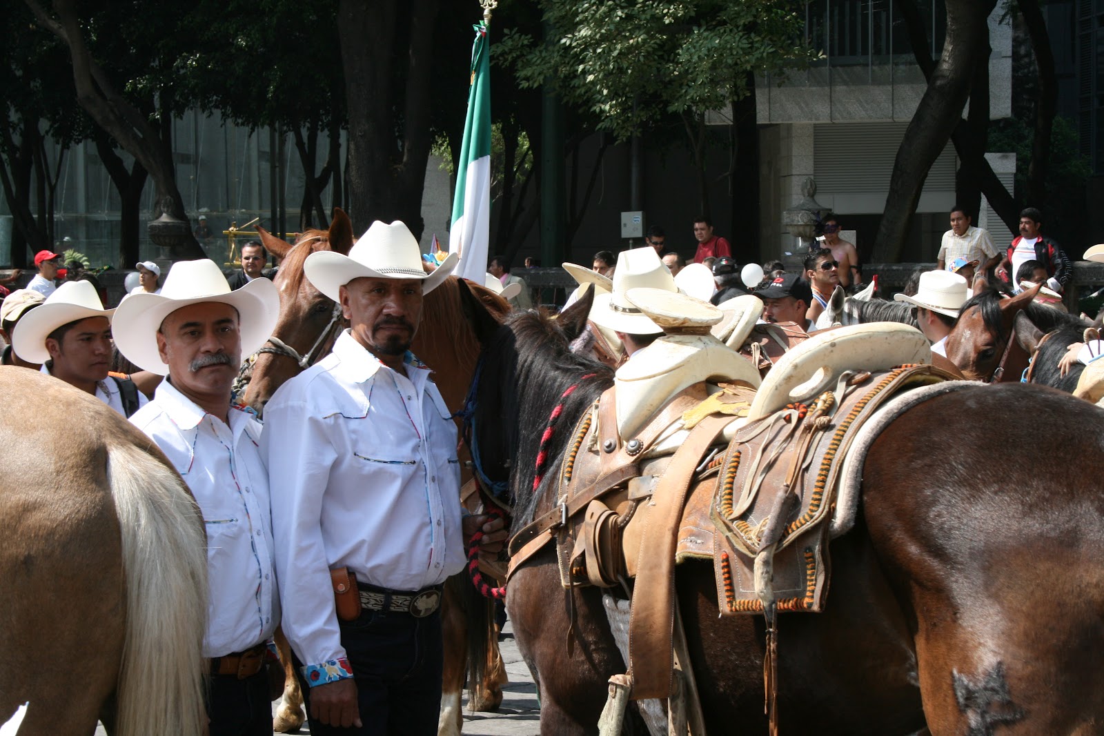 Imágenes masculinas en las calles de México.: Sensacionales VAQUEROS en ...