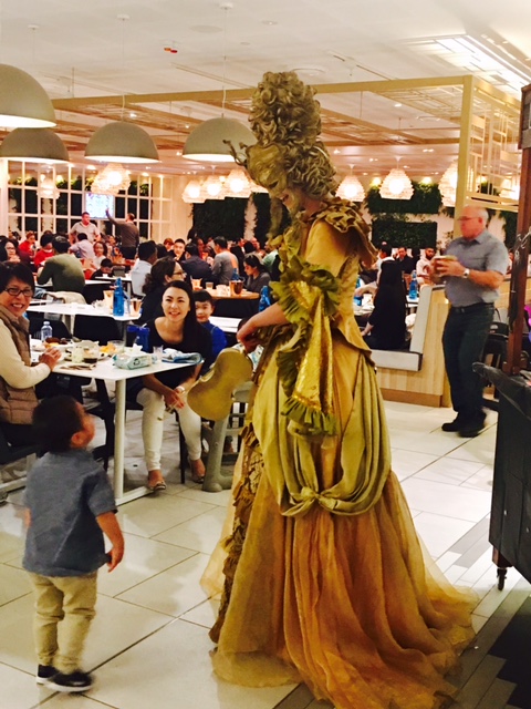 Roving Performers Australia: Gold Venetian Human Statue